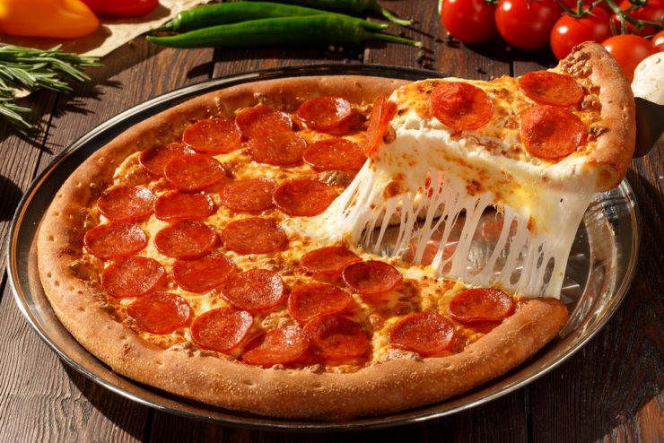 What is Pan Crust and How is it Different from Regular Pizza Crust ...