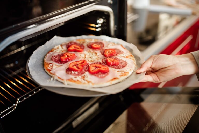 Effortlessly Make Pizza in the Microwave with These Simple Steps ...