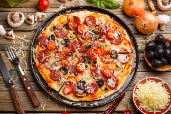 What is Pan Crust and How is it Different from Regular Pizza Crust ...