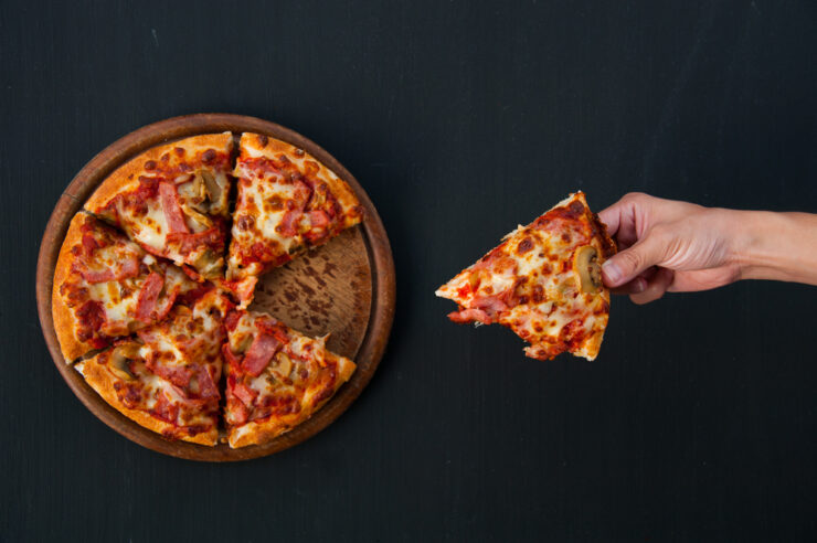 Handmade Pan Pizza: How to Make It Perfectly at Home - Pizzaware